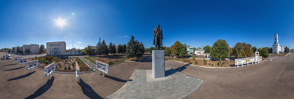 At a monument to Lenin, Marks 360 Panorama | 360Cities