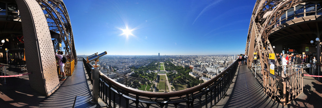 Paris - Eiffeltower view from the 2nd lookout platform to s/e 360 ...